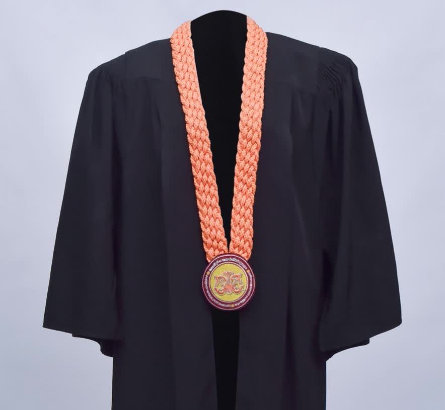 Best Graduation Cloaks, Hat,Scrolls,Pouchs,Garlands,Hoods In Sri Lanka