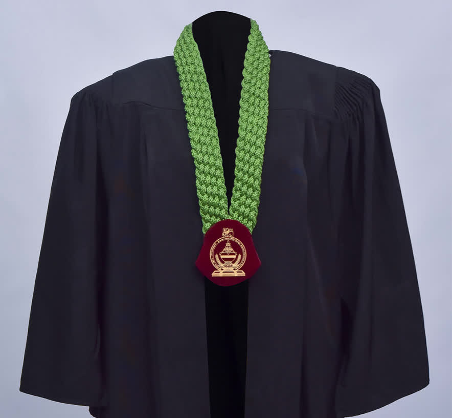 Best Graduation Cloaks, Hat,Scrolls,Pouchs,Garlands,Hoods In Sri Lanka